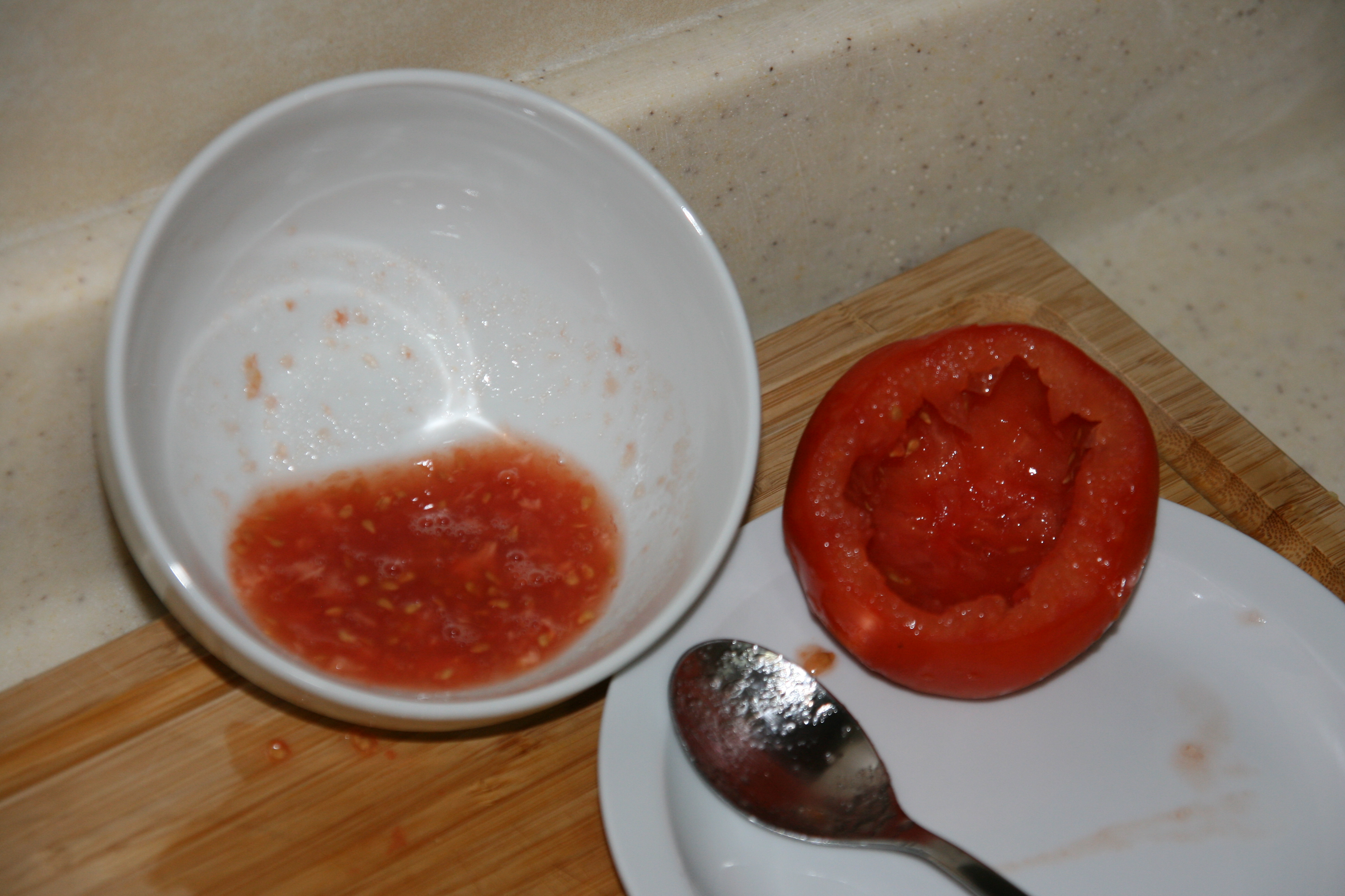 Tomate farcie au thon – Julie.Nutrition Simple & Tasty